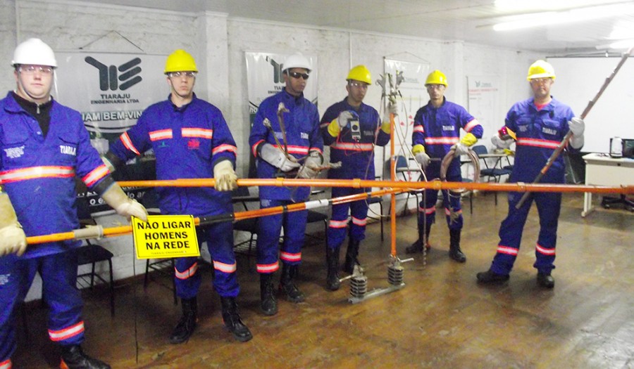 Treinamento NR 10 - Instalações elétricas treinamentos nr 10 nr 11 ...